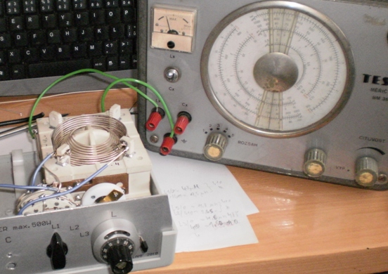 Anténní tuner s kulovým variometrem